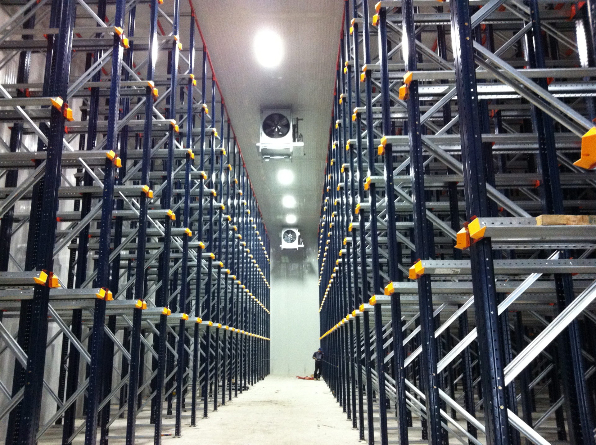 Intramo SRL equipa Almafrio / Vima Foods – Soluciones de Estanteria